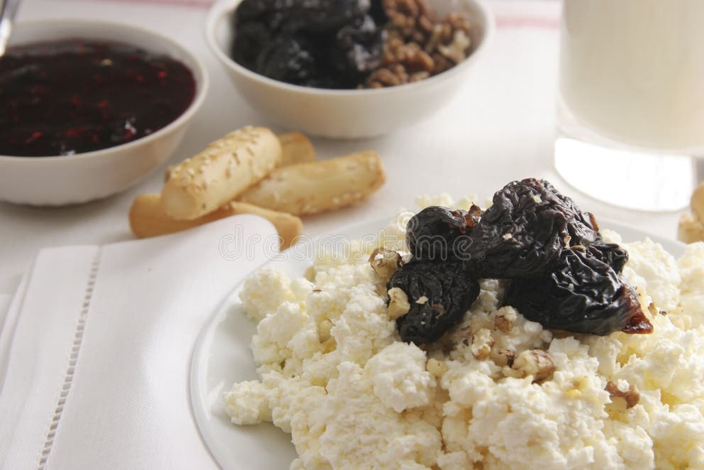Cuajadas para el desayuno. imagen de archivo. Imagen de diario - 1494589