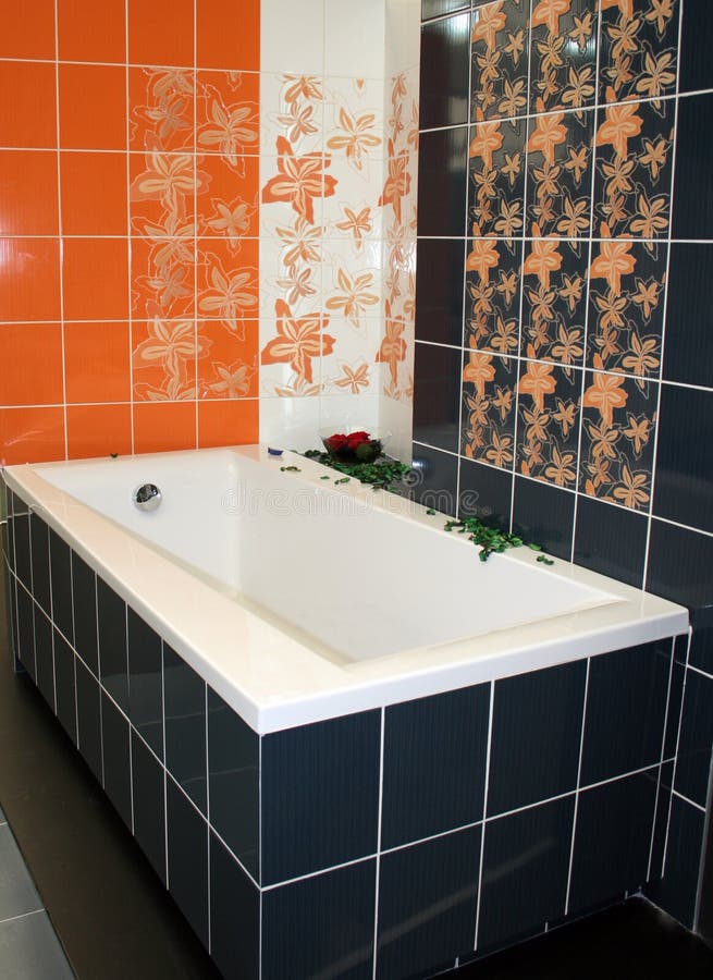 Cuarto de baño imagen de archivo. Imagen de regado, riego - 5274659