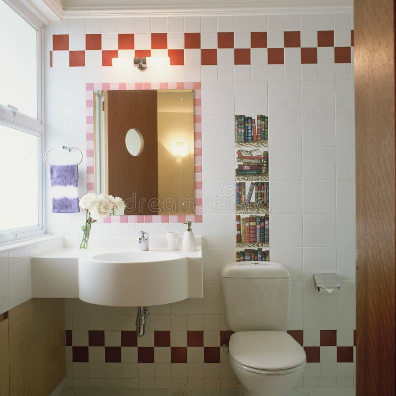 Cuarto de baño principal foto de archivo. Imagen de interior - 4696738