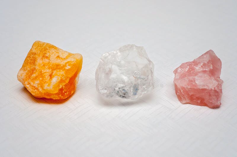 Cuarzo Claro, Calcita Y Cuarzo Color De Rosa Imagen de archivo - Imagen ...