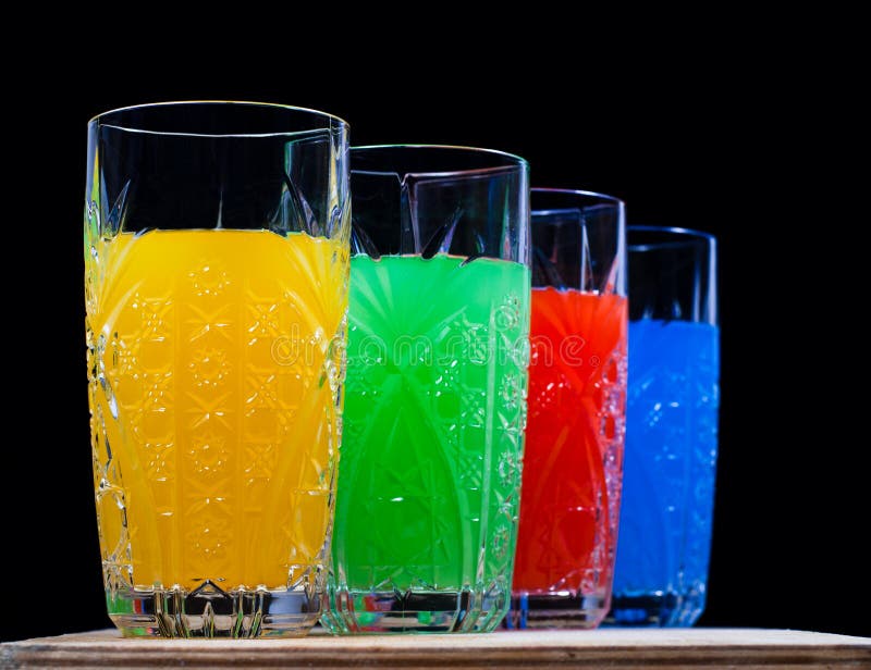Cuatro Colores. Bebida. Soda, Foto de archivo - Imagen de brillo, rojo ...