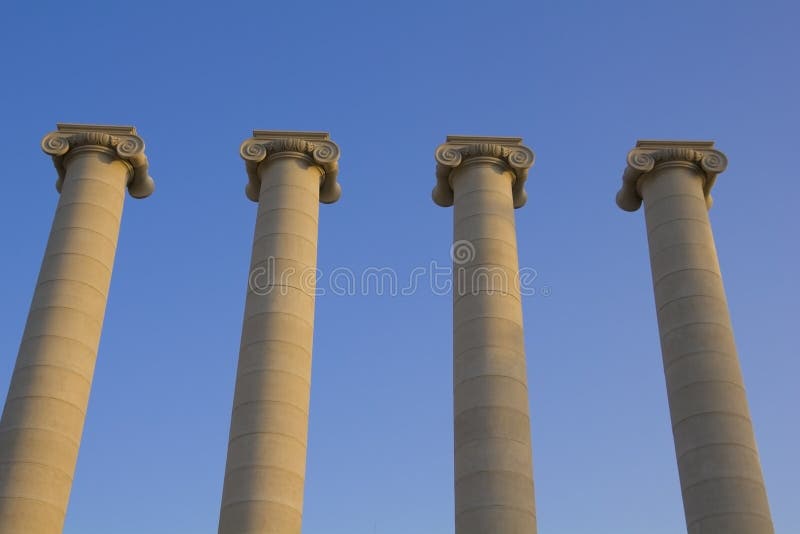 Cuatro columnas clásicas imagen de archivo. Imagen de barroco - 39250323