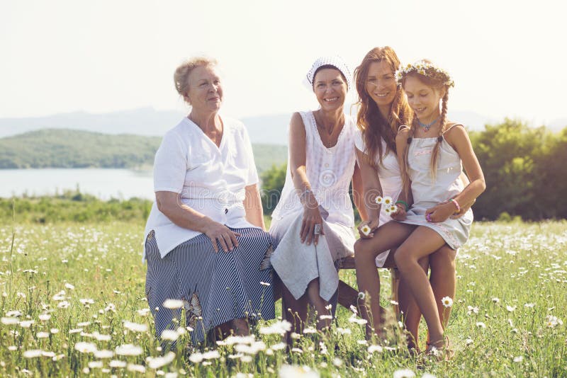 Cuatro generaciones imagen de archivo. Imagen de grupo - 54497227