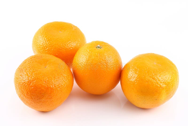 Cuatro naranjas foto de archivo. Imagen de fresco, vitamina - 8815710