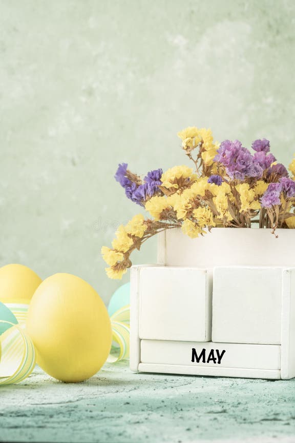 Cube Calendar for Easter on Table Decorated with Colorful Eggs Stock ...