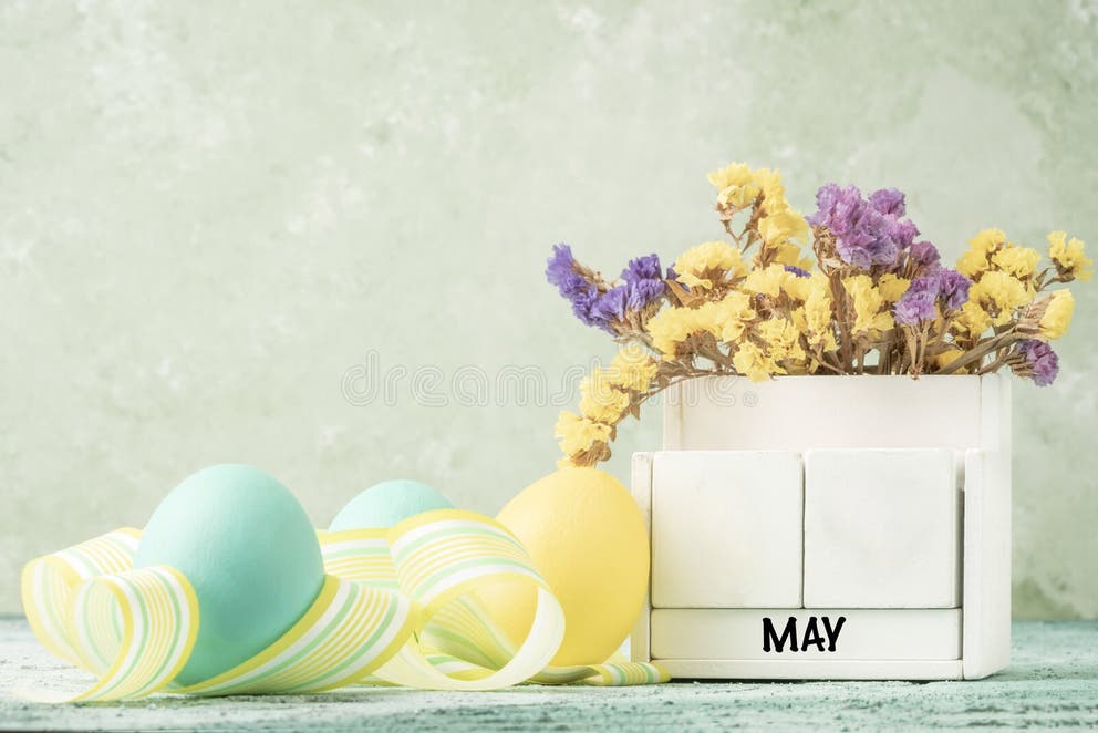Cube Calendar for Easter on Table Decorated with Colorful Eggs Stock ...