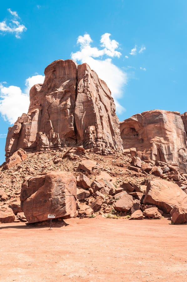 Totem Pole and Yei Bei Chei Formations, Monument Valley, Arizona Stock ...