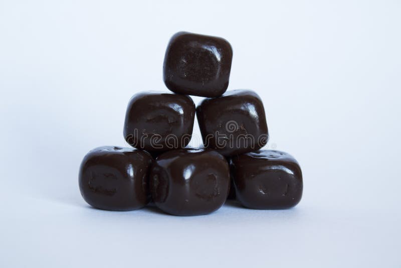 Cubes De Chocolat Se Trouvant Sur Les Conseils. Image stock - Image du ...