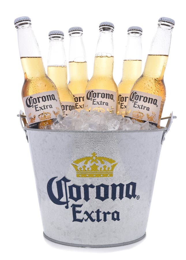 Cubeta De Corona Extra Beer Bottles Foto de Stock Editorial - Imagem de ...