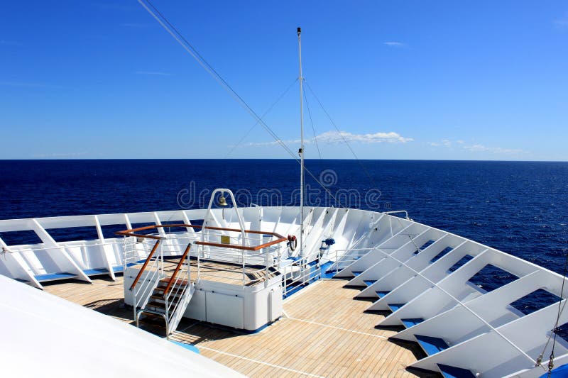 Cubierta Del Barco De Cruceros Foto de archivo - Imagen de transporte, sillas: 8185964