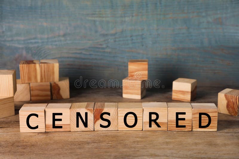 Cubos Con Palabra Censurada En Un Espacio De Mesa De Madera Para Texto ...