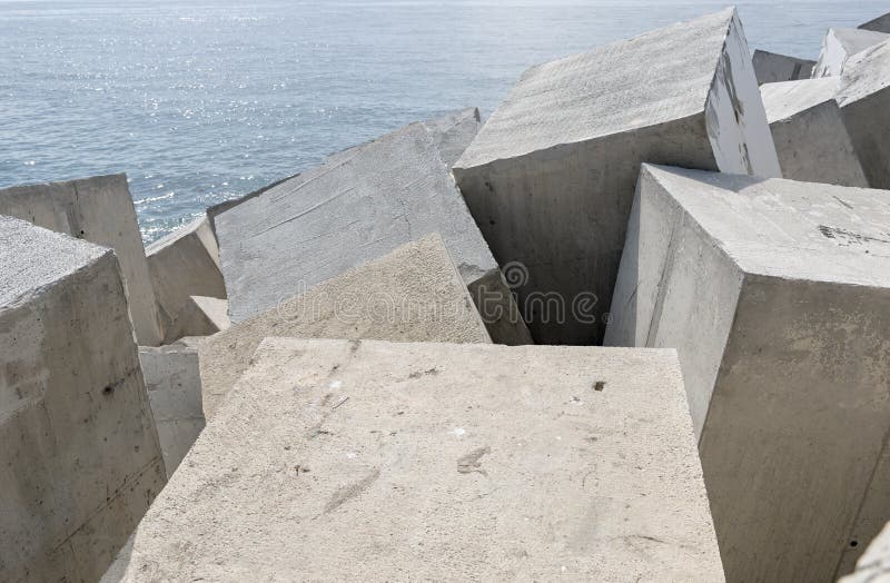 Cubos del rompeolas foto de archivo. Imagen de puerto - 52697374