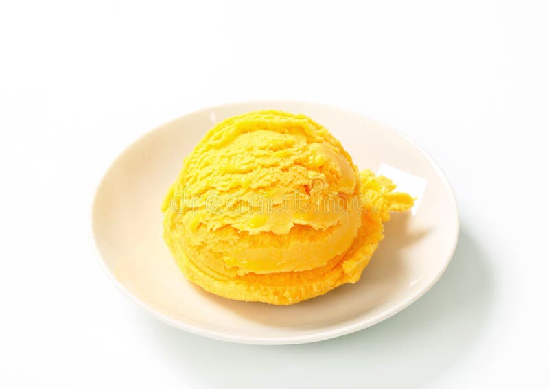 Sola Cucharada Del Helado Amarillo Foto de archivo - Imagen de vainas ...