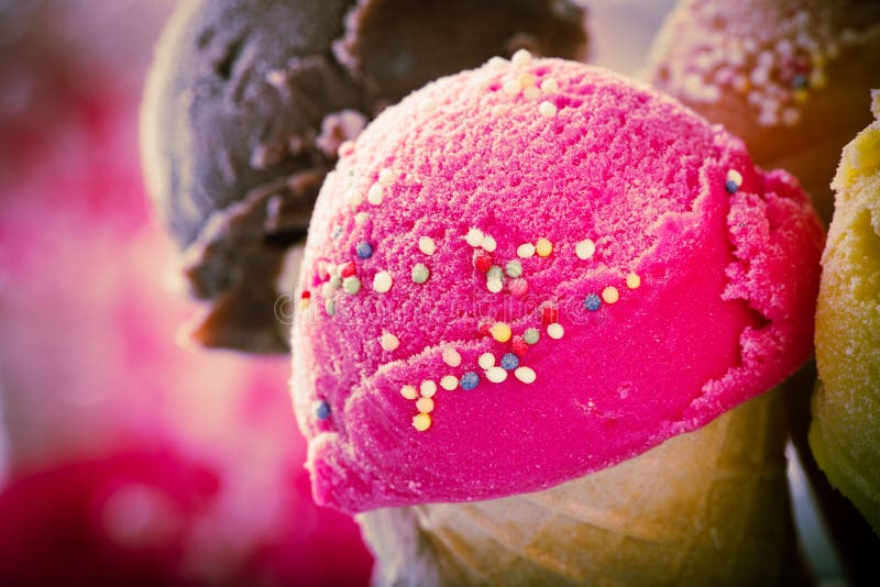 Cono De Helado De Chocolate Imagen de archivo - Imagen de aislado ...