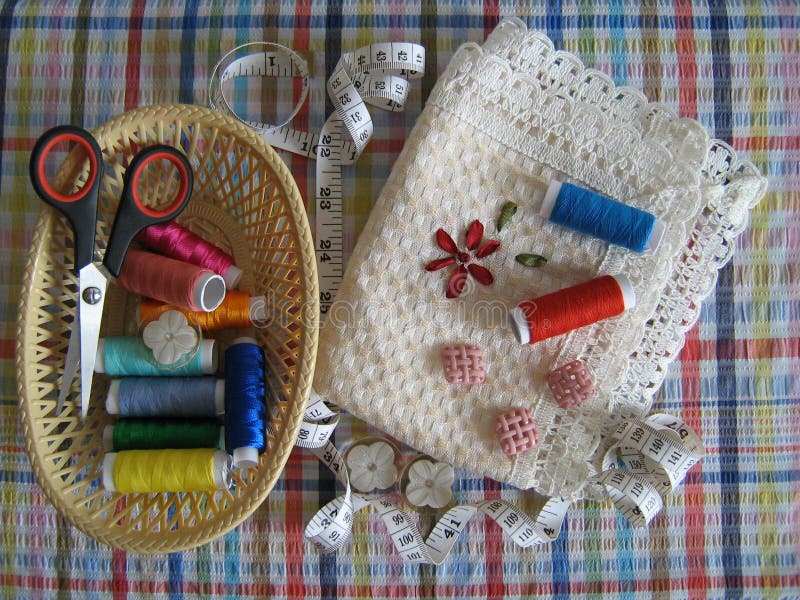 Cucito e cucito immagine stock. Immagine di filetti, cucito - 97023123