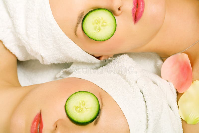 Cucumber Beauty Girls in Spa Stock Image - Image of eyes, harmony: 14109625