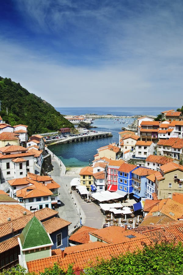 Cudillero stock afbeelding. Image of stad, wijn, fotografie - 115990947