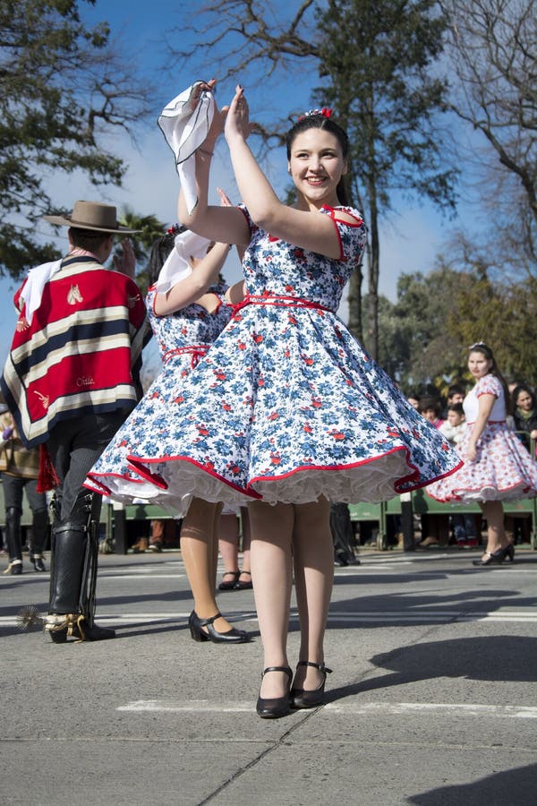 Danse Traditionnelle Du Chili Photographie éditorial - Image du coloré ...