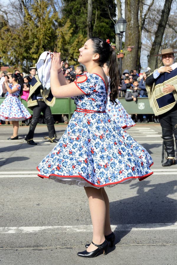 Costume typique Chili image stock éditorial. Image du mode - 45066734