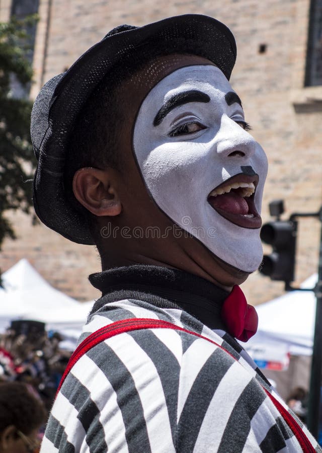 Cuenca, Ecuador - November 3, 2015 -a Mime Clown Entertains the Crowd ...