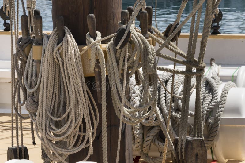 Cuerdas de barco imagen de archivo. Imagen de fuerza, grande - 1063987