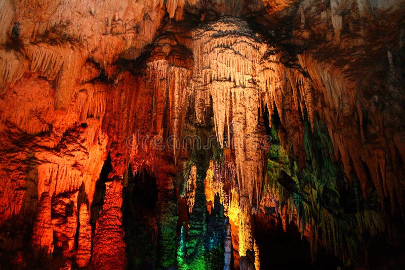Cueva imagen de archivo. Imagen de estalactita, luces - 7567021