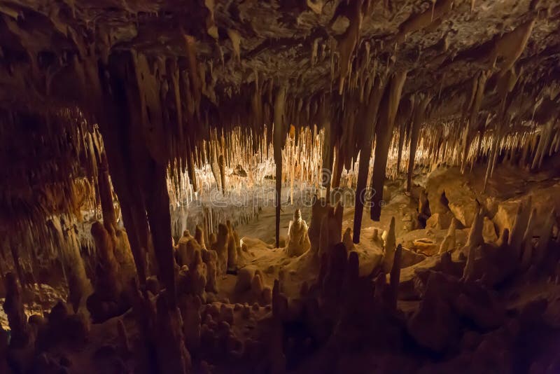 Cueva de Dripstone foto de archivo. Imagen de proceso - 93615908