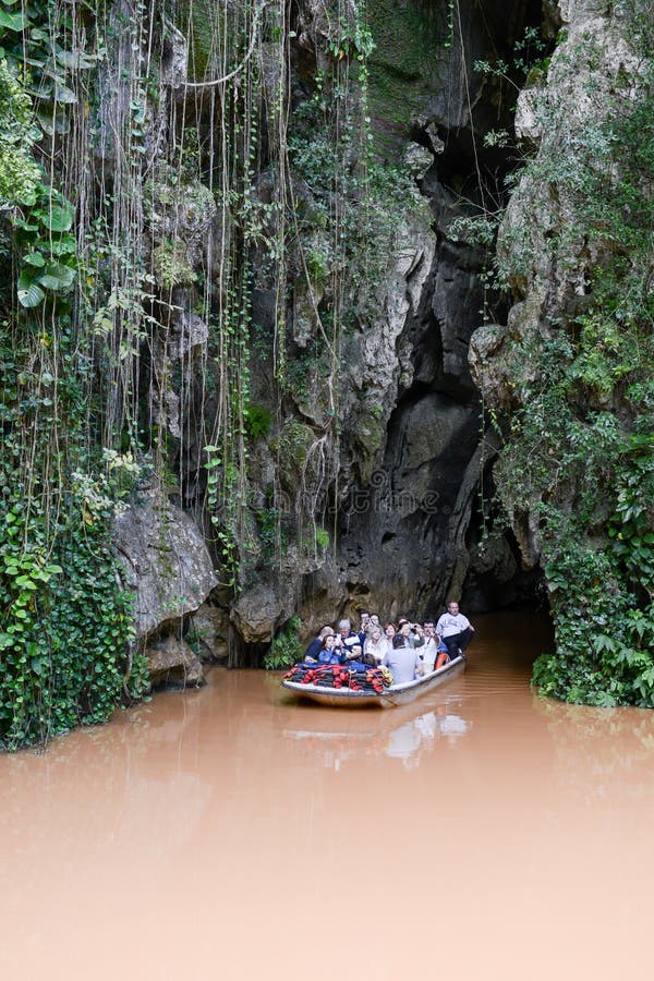 Cueva De Indio En El Valle De Vinales En Cuba Fotografía editorial ...