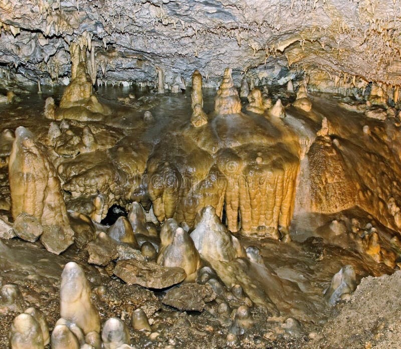 Cueva de las estalactitas. imagen de archivo. Imagen de antiguo - 30433483
