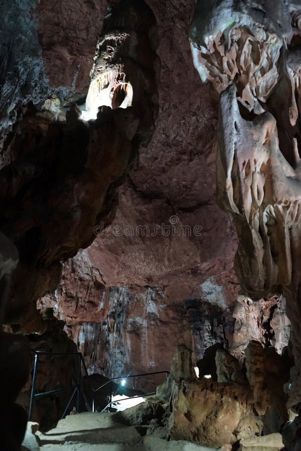 Cueva interior foto de archivo. Imagen de interior, piedra - 180583400