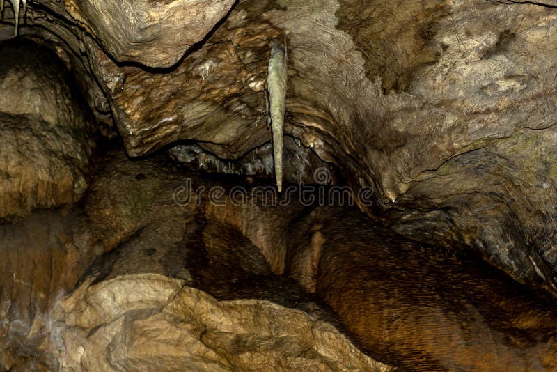 Cueva Prehistórica De La Caverna Interior De Kent Foto de archivo ...