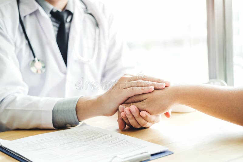 Cuide Llevar a Cabo Las Manos Para El Paciente El Confortar Y Del ...