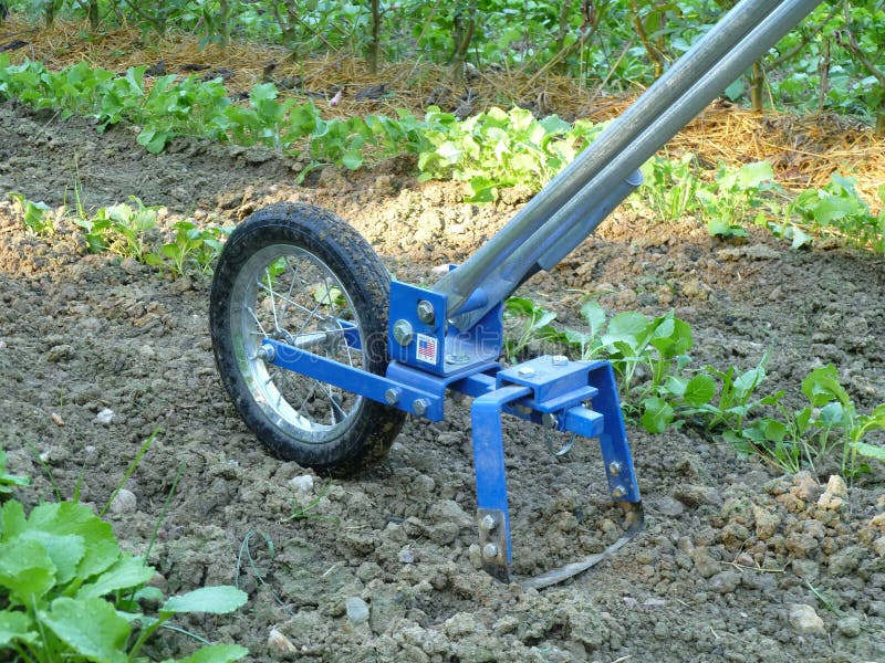 Cultivateur simple de roue image stock. Image du dépose - 123757993