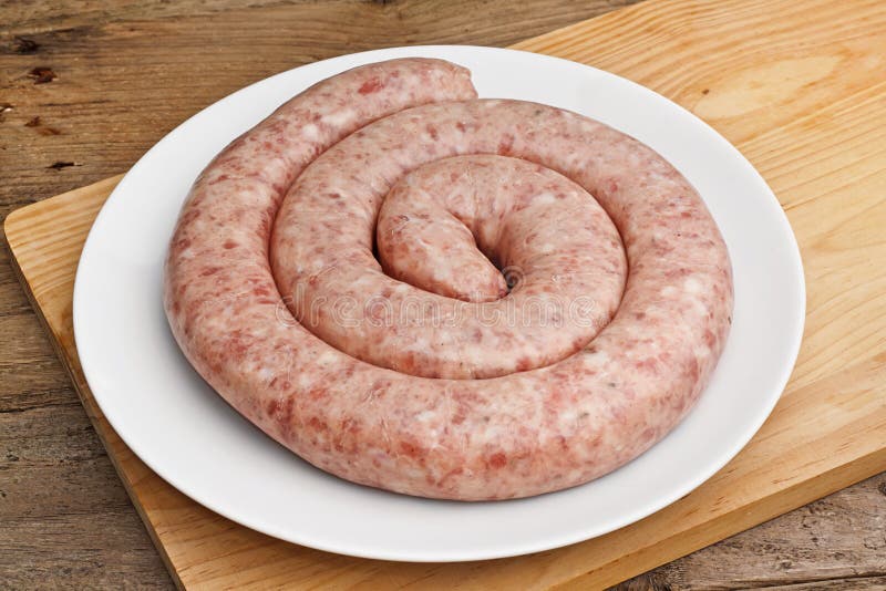 Cumberland-Wurst, Gewundene Schweinswurst Auf Bbq-Grill Mit Flamme ...