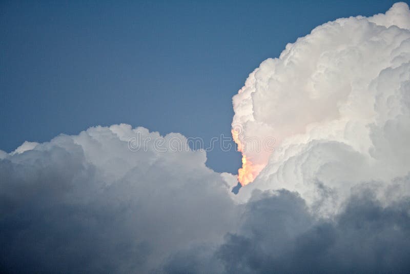 Cumulus Cloud with Gilt Edging Stock Image - Image of sunlight, glow ...
