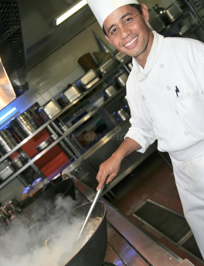 Cuoco Unico Che Cucina Alla Cucina Fotografia Stock - Immagine di ...