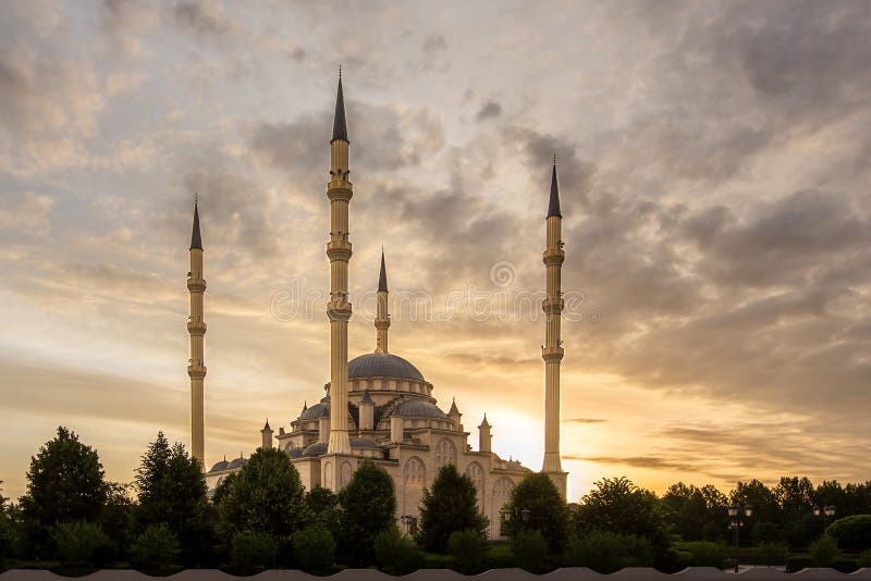 Cuore Del ` Della Moschea Del ` Della Cecenia All'alba Immagine Stock ...
