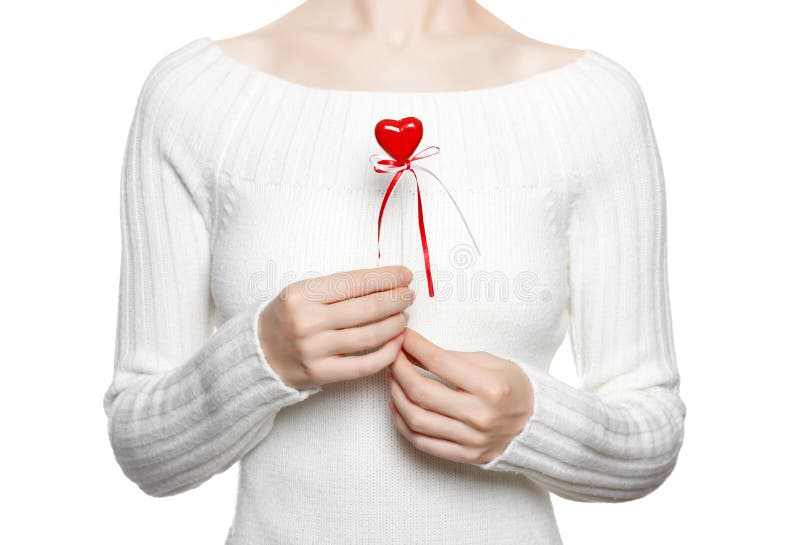 Stretta Della Ragazza E Cuore Di Origami Di Esposizione Immagine Stock ...