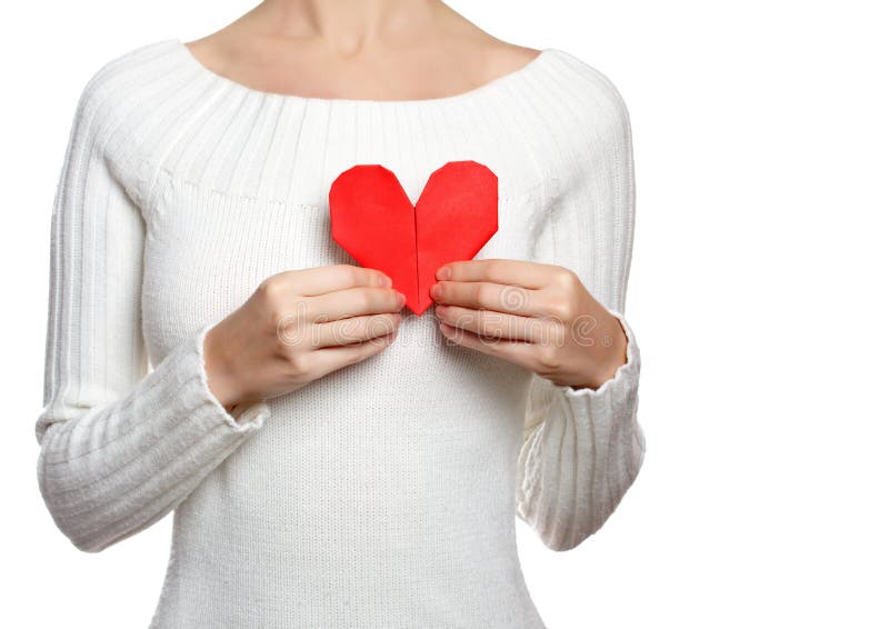 Stretta Della Ragazza E Cuore Di Origami Di Esposizione Immagine Stock ...