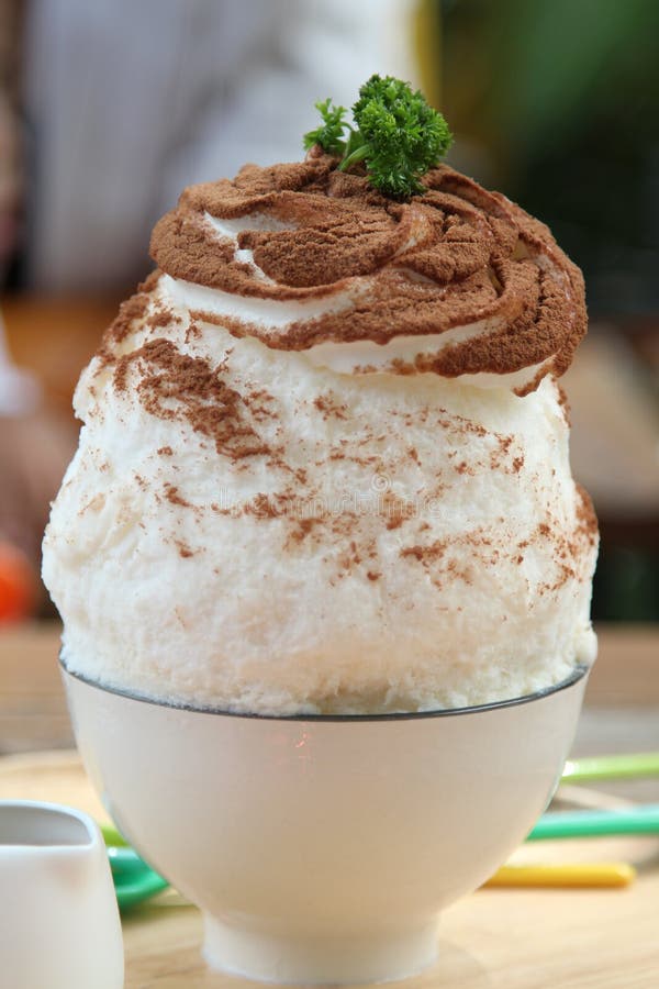 A cup of chocolate bingsu stock image. Image of refreshment - 115055811