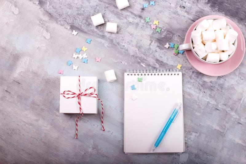 Cup with Marshmallows Sweet Candy, Gift Box, Empty Note Paper Stock ...