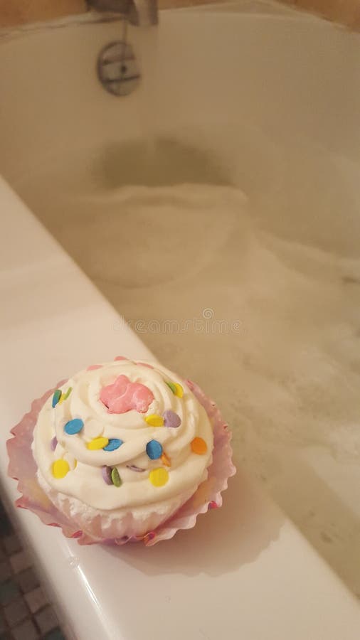 Cupcake bathbomb stock photo. Image of pasteles, flavor - 79658420