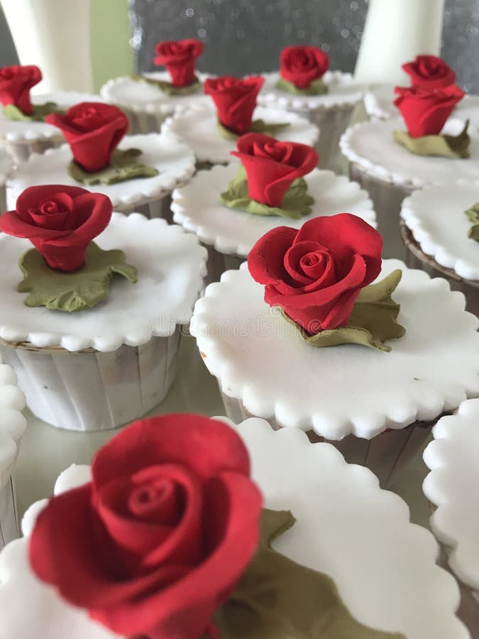 Cupcakes with Fondant Roses Stock Image - Image of flower, color: 91522969