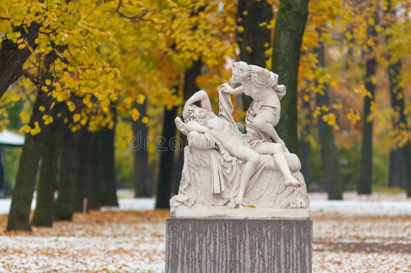 Sculpture De Cupidon Et De Psyche Image stock - Image du histoire ...