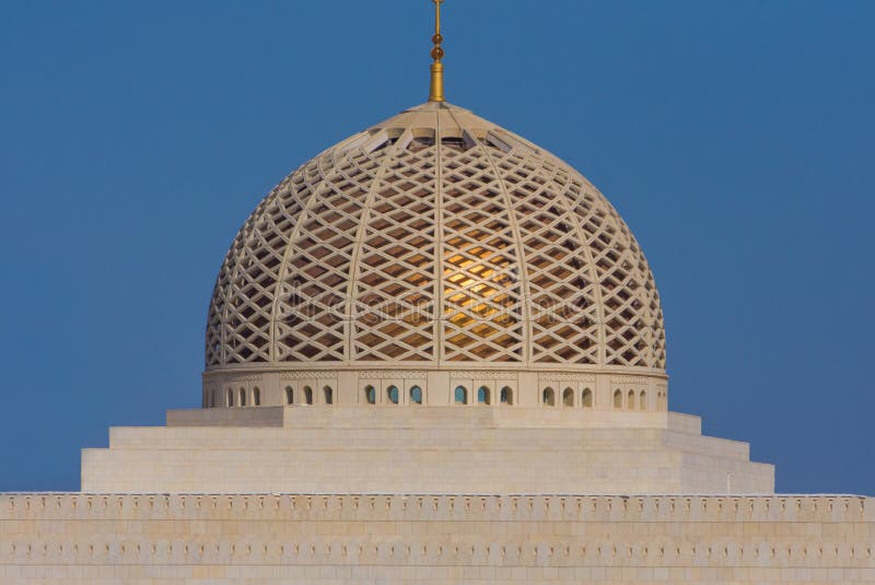 Cupola Di Grande Moschea, Muscat, Oman Immagine Stock - Immagine di ...