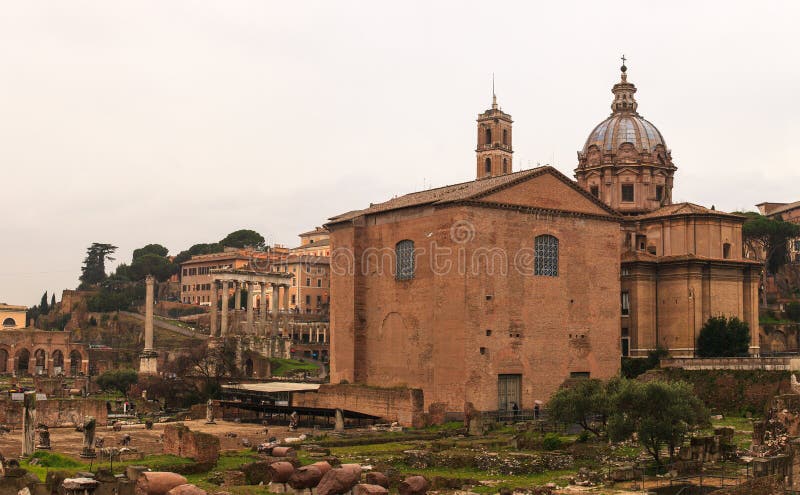 Curia Iulia E La Cupola Di Santi Luca E Martina, Roma Fotografia Stock ...
