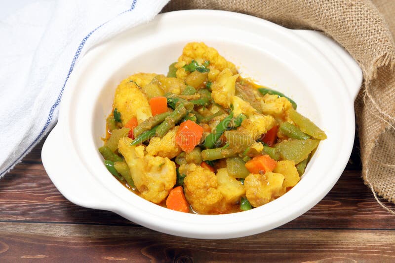 Curry di verdure misto fotografia stock. Immagine di piccante - 92167372 Curry di verdure misto fotografia stock. Immagine di piccante - 92167372