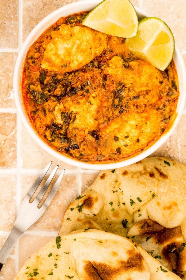Curry Indio De Saag Masala Del Pollo Del Estilo Foto de archivo ...