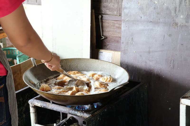 Curry Puff on Wicker Basket,fried Curry Dumpling (with Meat or ...