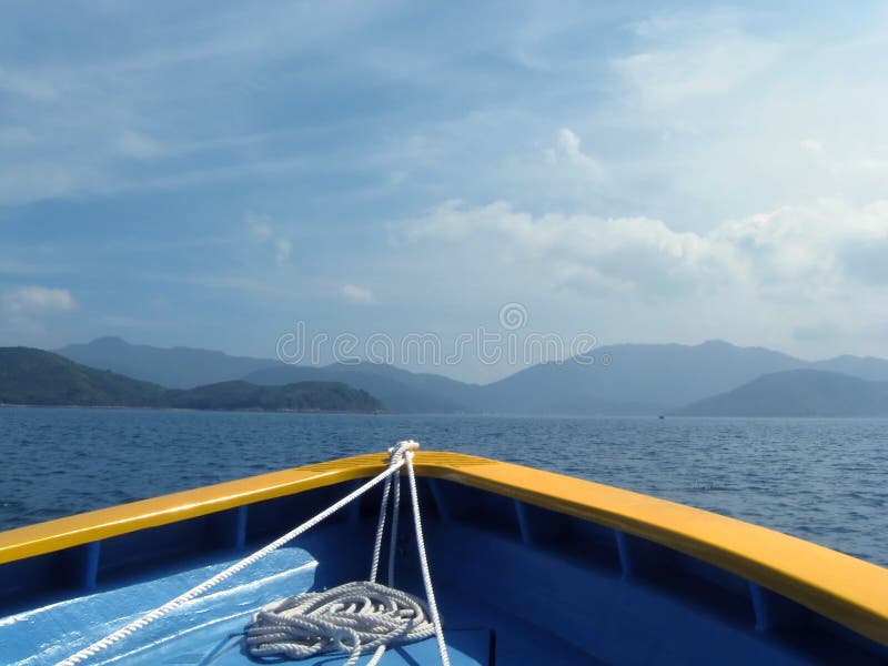 Proa do barco com corda foto de stock. Imagem de divertimento - 20465652